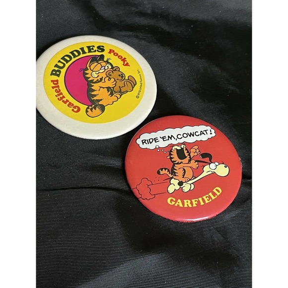 Unbranded | Accessories | 2 Vintage Garfield Buttons Garfield Pooky ...